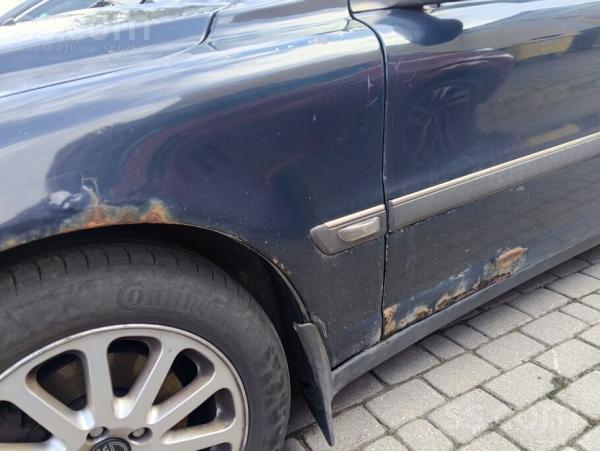Volvo S80 2002 in Jelgava on AUTOMOTO.COM.LV Blue Volvo S80 2002 in Jelgava, with an engine capacity of 2.40 L and mileage of 305 thousand km for 700 €, photo 5 on AUTOMOTO.COM.LV