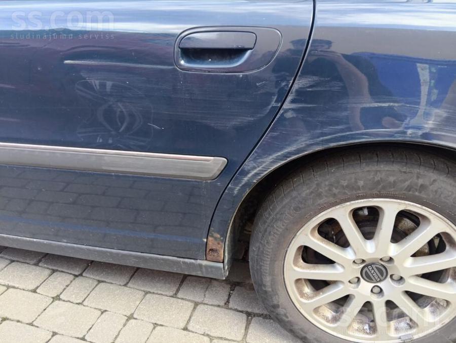Blue Volvo S80 2002 in Jelgava, with an engine capacity of 2.40 L and mileage of 305 thousand km for 700 €, photo 6 on AUTOMOTO.COM.LV