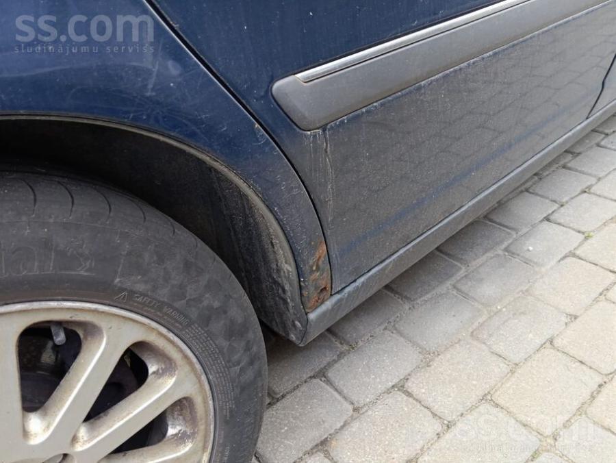 Blue Volvo S80 2002 in Jelgava, with an engine capacity of 2.40 L and mileage of 305 thousand km for 700 €, photo 9 on AUTOMOTO.COM.LV