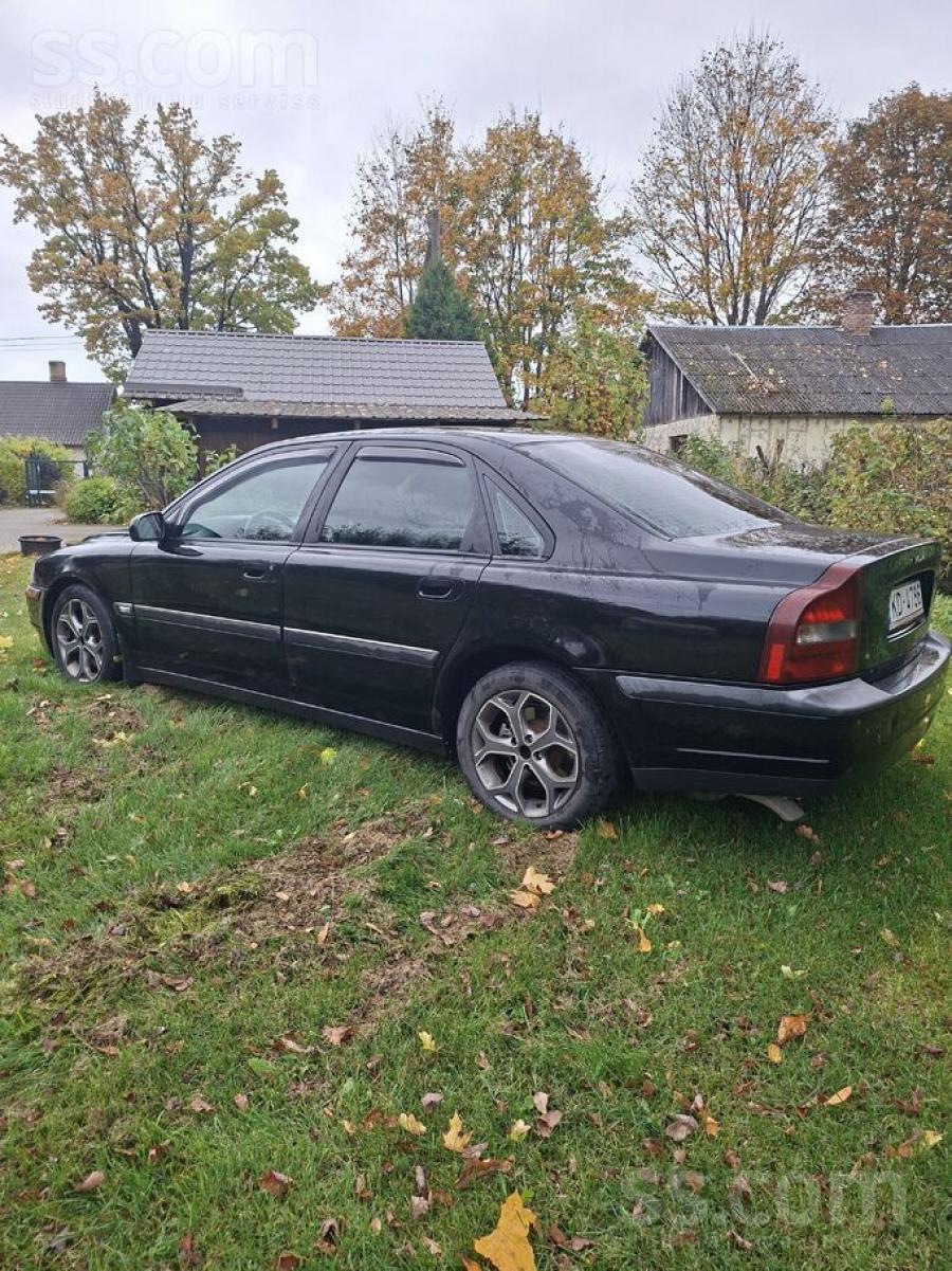 Zils Volvo S80 2002 Ludza, ar dzinēja tilpumu 2.40 L un nobraukumu 362 tūkst. km par 1200 €, foto 3 vietnē AUTOMOTO.COM.LV