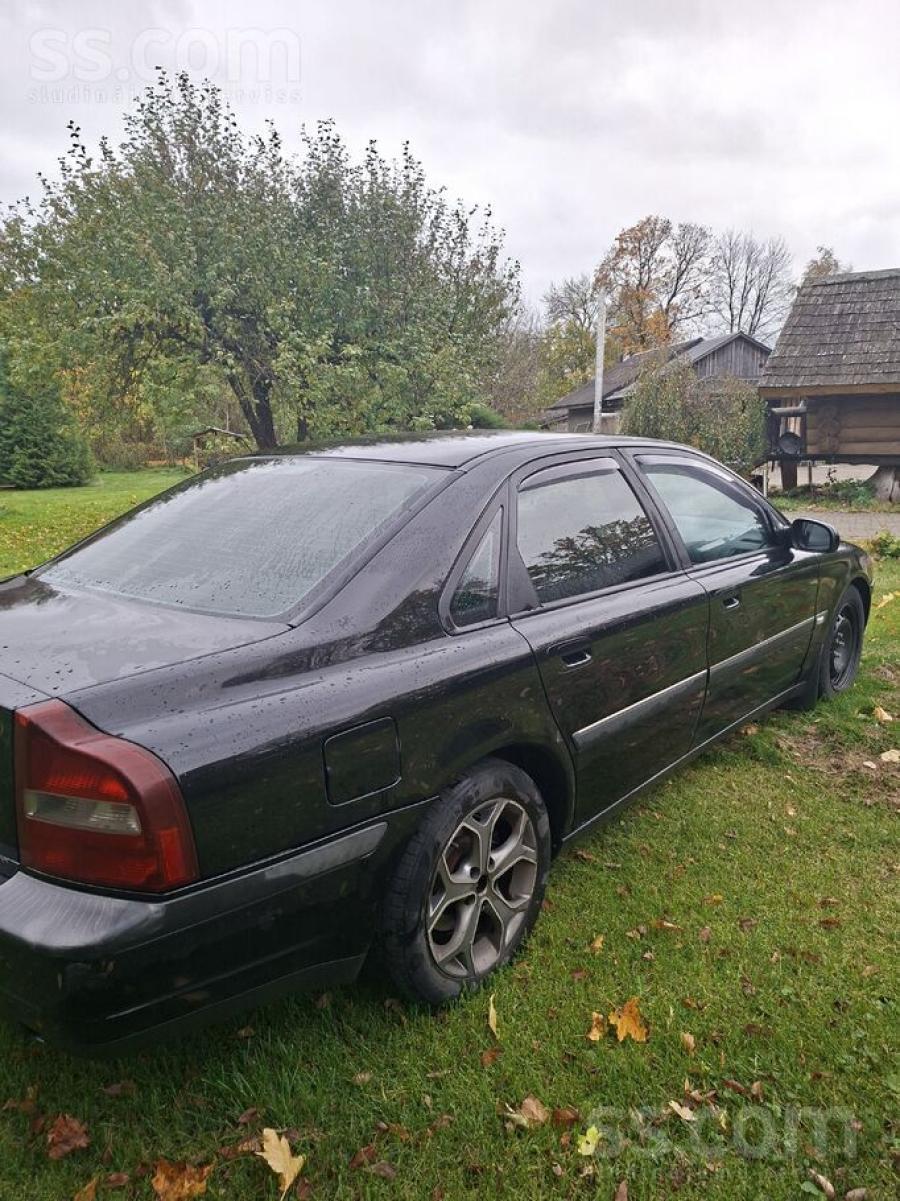 Zils Volvo S80 2002 Ludza, ar dzinēja tilpumu 2.40 L un nobraukumu 362 tūkst. km par 1200 €, foto 4 vietnē AUTOMOTO.COM.LV