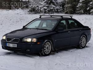Zils Volvo S80 2003 Alūksne, ar dzinēja tilpumu 2.40 L un nobraukumu 440 tūkst. km par 1000 €, foto  vietnē AUTOMOTO.COM.LV