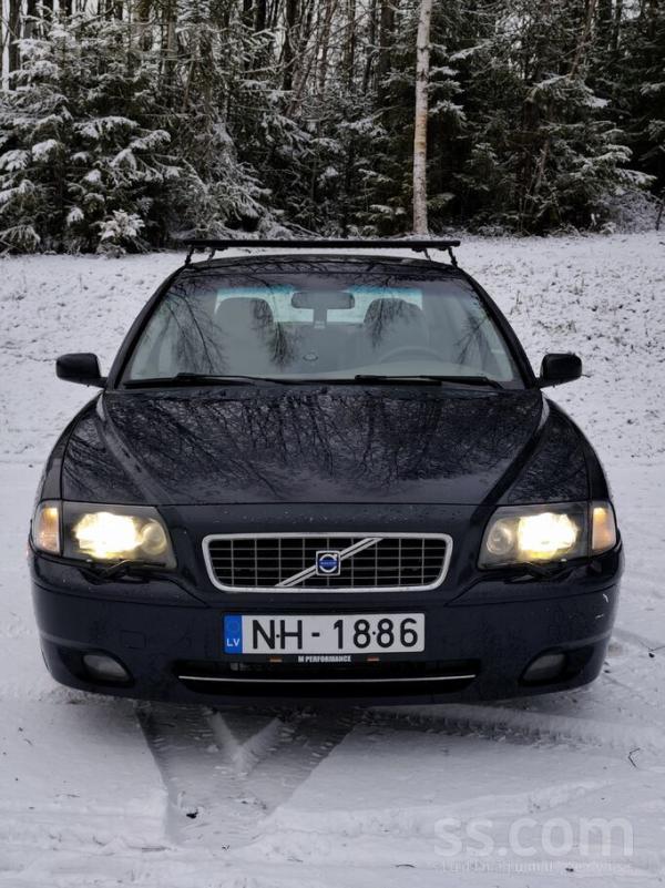 Blue Volvo S80 2003 in Aluksne, with an engine capacity of 2.40 L and mileage of 440 thousand km for 1000 €, photo 2 on AUTOMOTO.COM.LV