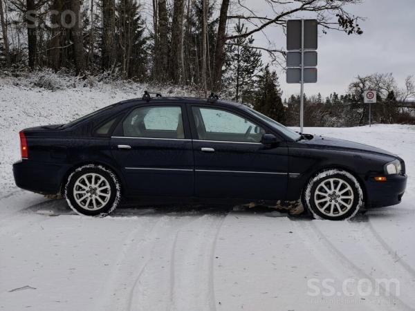 Blue Volvo S80 2003 in Aluksne, with an engine capacity of 2.40 L and mileage of 440 thousand km for 1000 €, photo 4 on AUTOMOTO.COM.LV