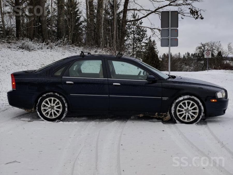 Zils Volvo S80 2003 Alūksne, ar dzinēja tilpumu 2.40 L un nobraukumu 440 tūkst. km par 1000 €, foto 4 vietnē AUTOMOTO.COM.LV