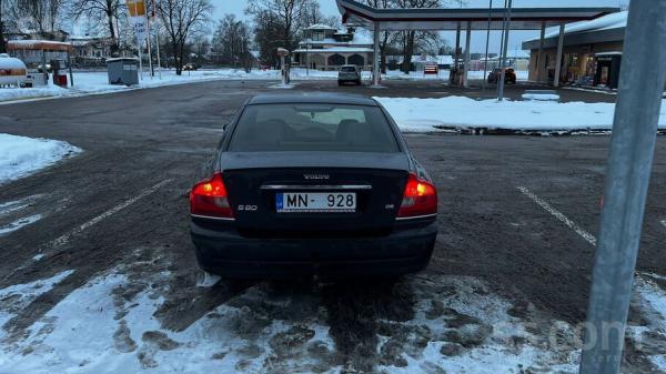 Blue Volvo S80 2003 in Riga, with an engine capacity of 2.40 L and mileage of 366 thousand km for 1900 €, photo 5 on AUTOMOTO.COM.LV