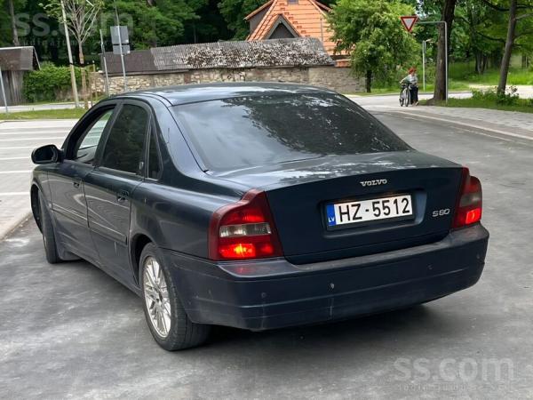 Blue Volvo S80 2003 in Cesis, with an engine capacity of 2.40 L and mileage of 417 thousand km for 1000 €, photo 2 on AUTOMOTO.COM.LV