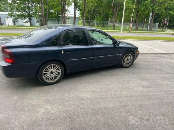 Blue Volvo S80 2003 in Cesis, with an engine capacity of 2.40 L and mileage of 417 thousand km for 1000 €, photo 3 on AUTOMOTO.COM.LV