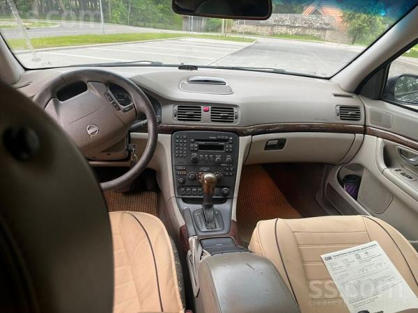 Blue Volvo S80 2003 in Cesis, with an engine capacity of 2.40 L and mileage of 417 thousand km for 1000 €, photo 5 on AUTOMOTO.COM.LV