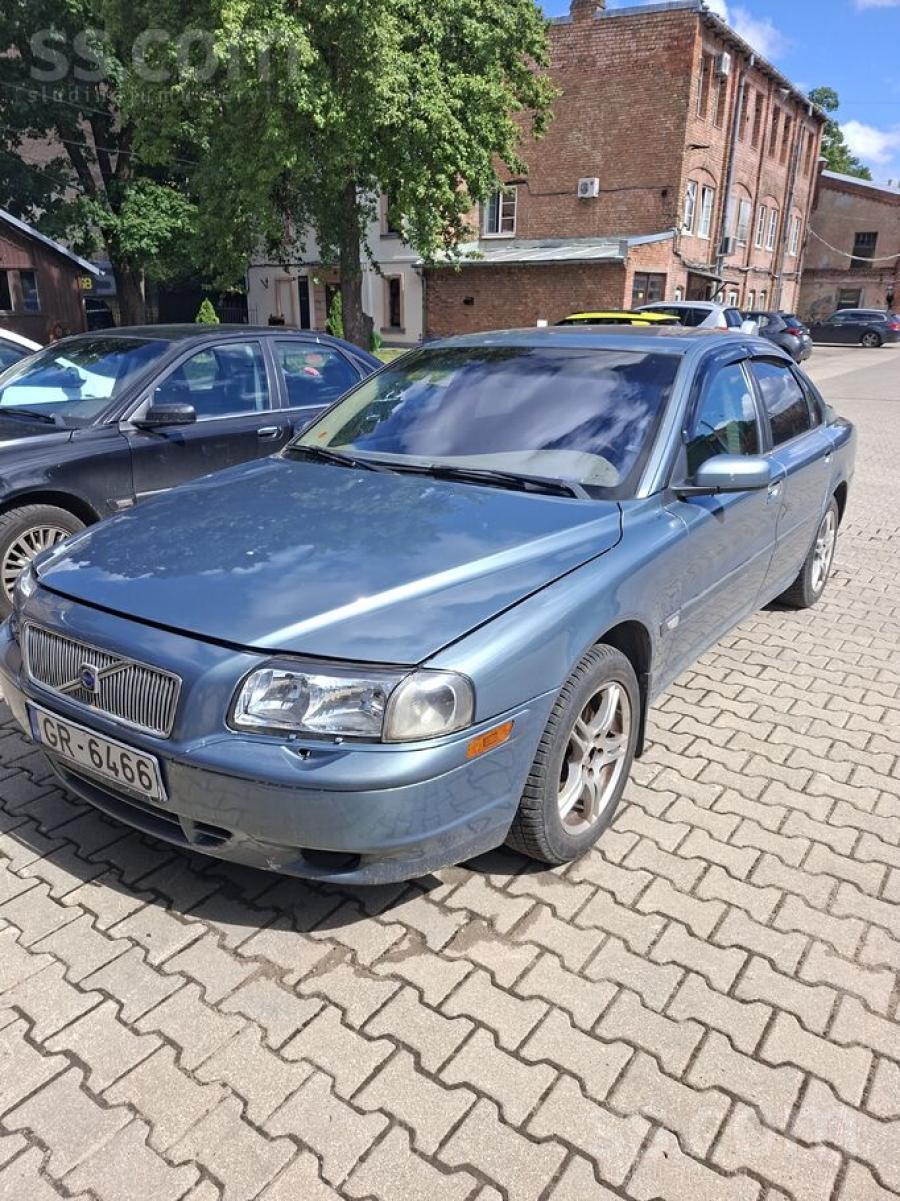 Синий Вольво С80 2003 в Рига, объемом двигателя 2.40 л и пробегом 438 тыс. км за 710 €, фото 1 на AUTOMOTO.COM.LV