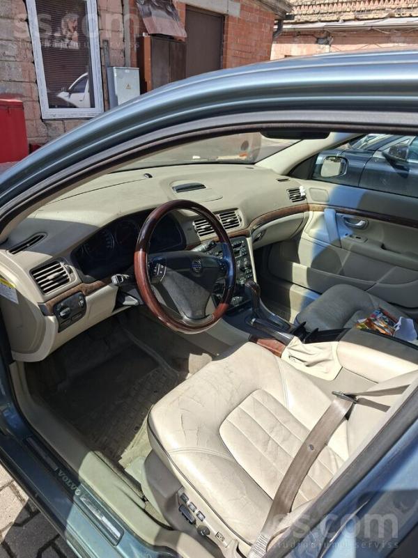 Blue Volvo S80 2003 in Riga, with an engine capacity of 2.40 L and mileage of 438 thousand km for 710 €, photo 6 on AUTOMOTO.COM.LV