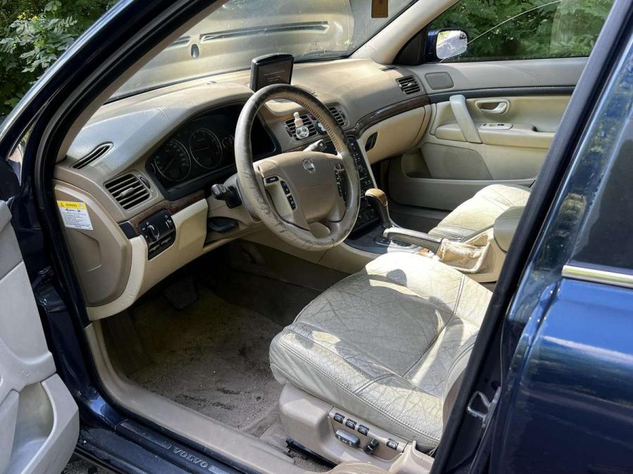 Zils Volvo S80 2003 Viļņa, ar dzinēja tilpumu 2.40 L un nobraukumu 299 tūkst. km par 900 €, foto 11 vietnē AUTOMOTO.COM.LV