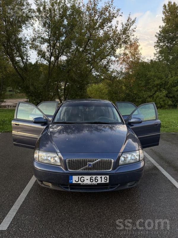 Blue Volvo S80 2003 in Daugavpils, with an engine capacity of 2.40 L and mileage of 337 thousand km for 1550 €, photo 1 on AUTOMOTO.COM.LV