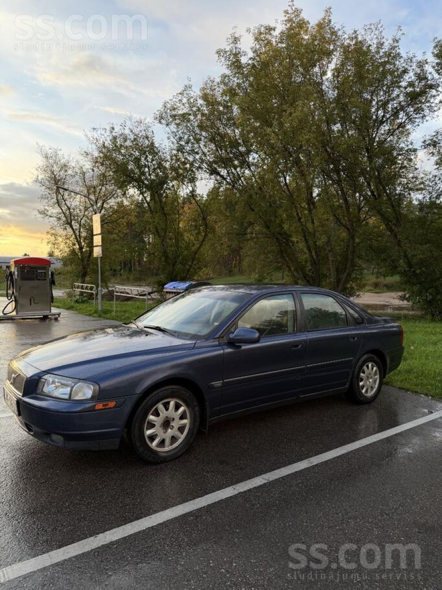 Blue Volvo S80 2003 in Daugavpils, with an engine capacity of 2.40 L and mileage of 337 thousand km for 1550 €, photo 4 on AUTOMOTO.COM.LV