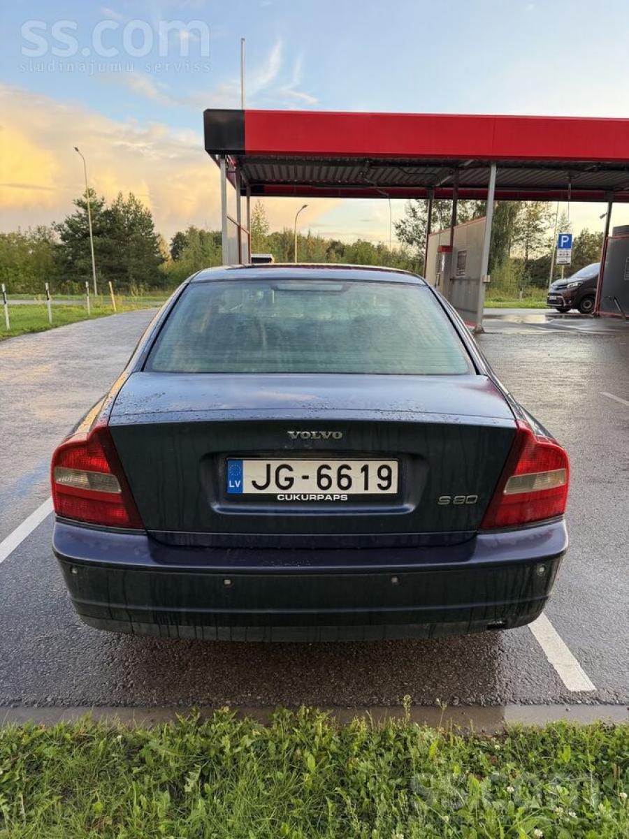 Blue Volvo S80 2003 in Daugavpils, with an engine capacity of 2.40 L and mileage of 337 thousand km for 1550 €, photo 5 on AUTOMOTO.COM.LV