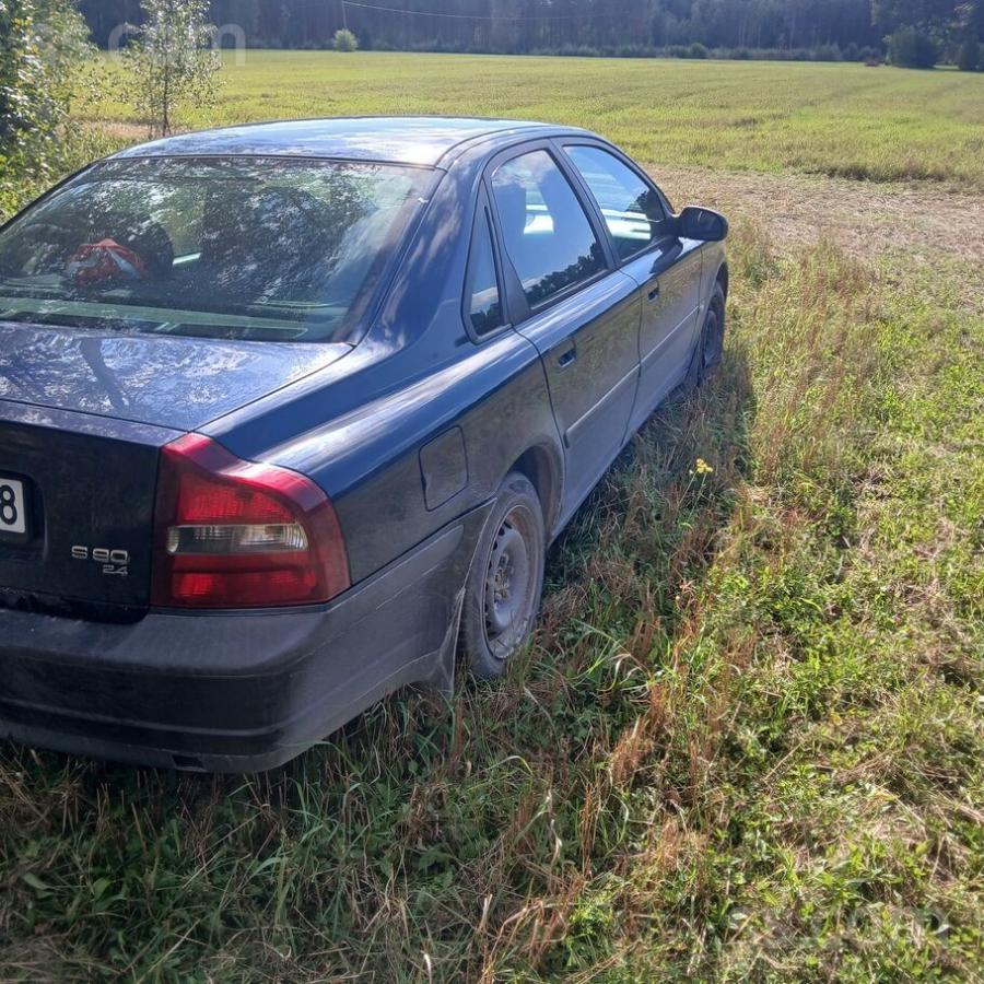 Zils Volvo S80 2003 Limbaži, ar dzinēja tilpumu 2.40 L un nobraukumu 346 tūkst. km par 800 €, foto 4 vietnē AUTOMOTO.COM.LV