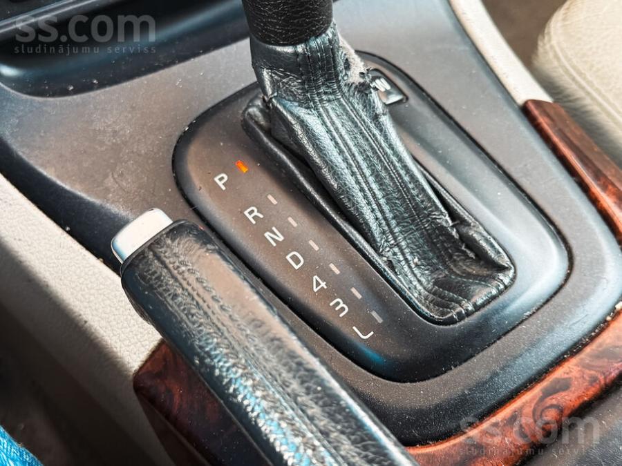 Blue Volvo S80 2003 in Riga, with an engine capacity of 2.40 L and mileage of 398 thousand km for 1450 €, photo 13 on AUTOMOTO.COM.LV