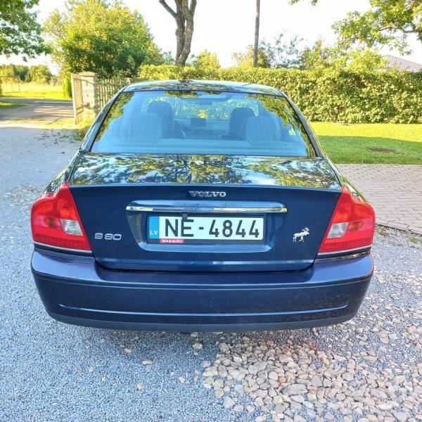 Blue Volvo S80 2004 in Riga, with an engine capacity of 2.40 L and mileage of 248 thousand km for 2300 €, photo 4 on AUTOMOTO.COM.LV
