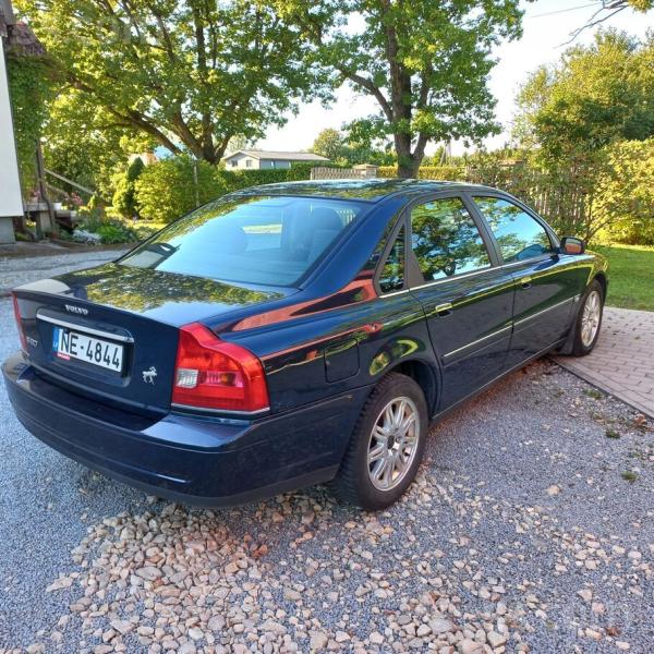 Blue Volvo S80 2004 in Riga, with an engine capacity of 2.40 L and mileage of 248 thousand km for 2300 €, photo 6 on AUTOMOTO.COM.LV