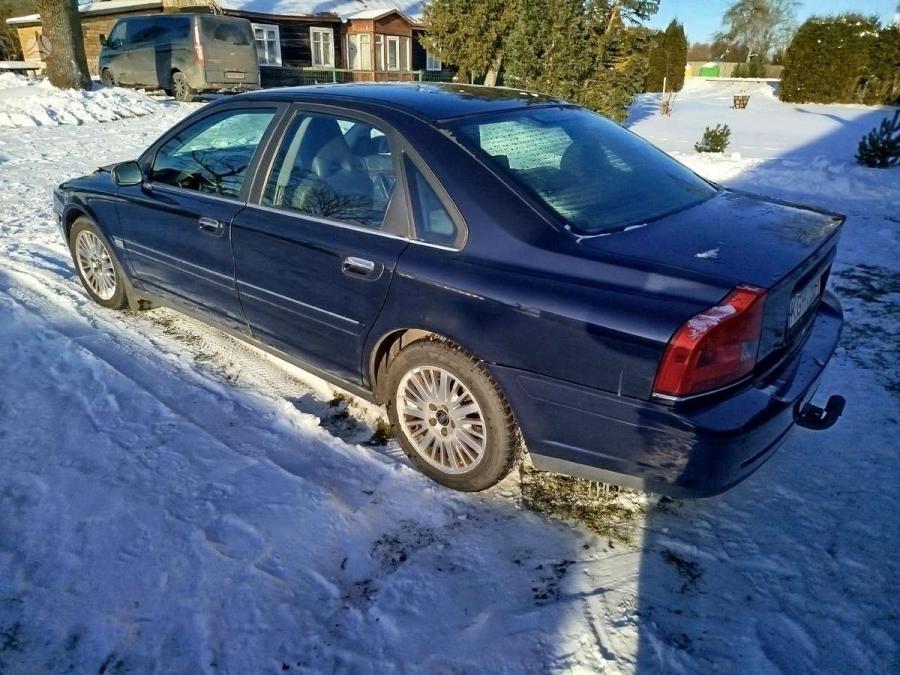 Blue Volvo S80 2004 in Siauliai, with an engine capacity of 2.40 L and mileage of 340 thousand km for 1300 €, photo 5 on AUTOMOTO.COM.LV