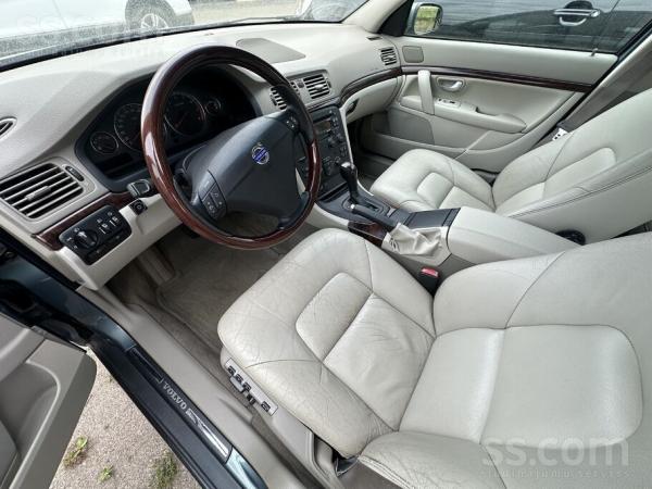 Blue Volvo S80 2004 in Tukums, with an engine capacity of 2.50 L and mileage of 0 thousand km for 1890 €, photo 4 on AUTOMOTO.COM.LV