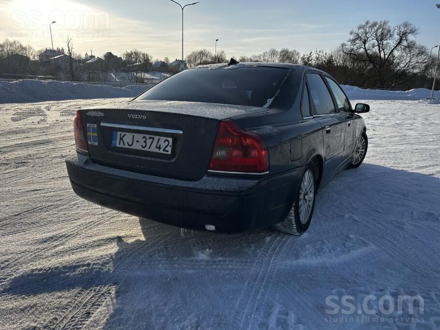 Zils Volvo S80 2004 Rēzekne, ar dzinēja tilpumu 2.40 L un nobraukumu 399 tūkst. km par 1450 €, foto 5 vietnē AUTOMOTO.COM.LV