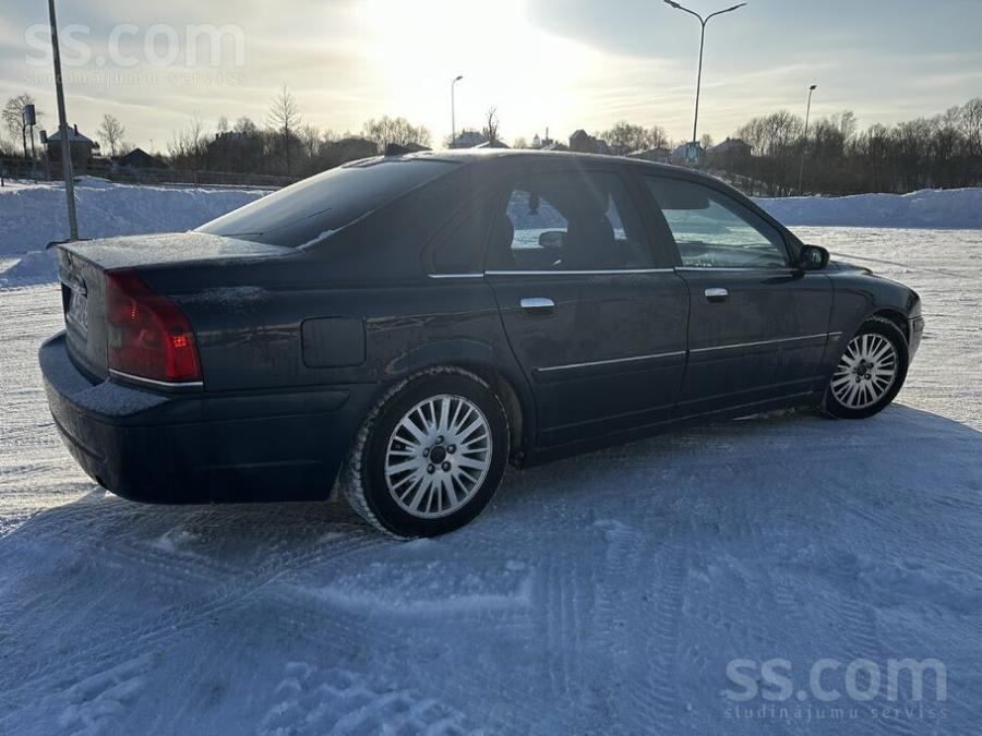 Zils Volvo S80 2004 Rēzekne, ar dzinēja tilpumu 2.40 L un nobraukumu 399 tūkst. km par 1450 €, foto 6 vietnē AUTOMOTO.COM.LV