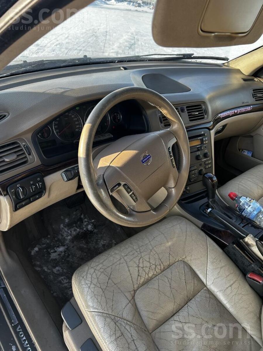 Zils Volvo S80 2004 Rēzekne, ar dzinēja tilpumu 2.40 L un nobraukumu 399 tūkst. km par 1450 €, foto 16 vietnē AUTOMOTO.COM.LV