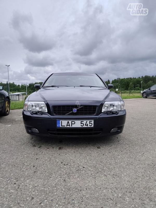 Zils Volvo S80 2004 Viļņa, ar dzinēja tilpumu 2.40 L un nobraukumu 362 tūkst. km par 1300 €, foto 2 vietnē AUTOMOTO.COM.LV