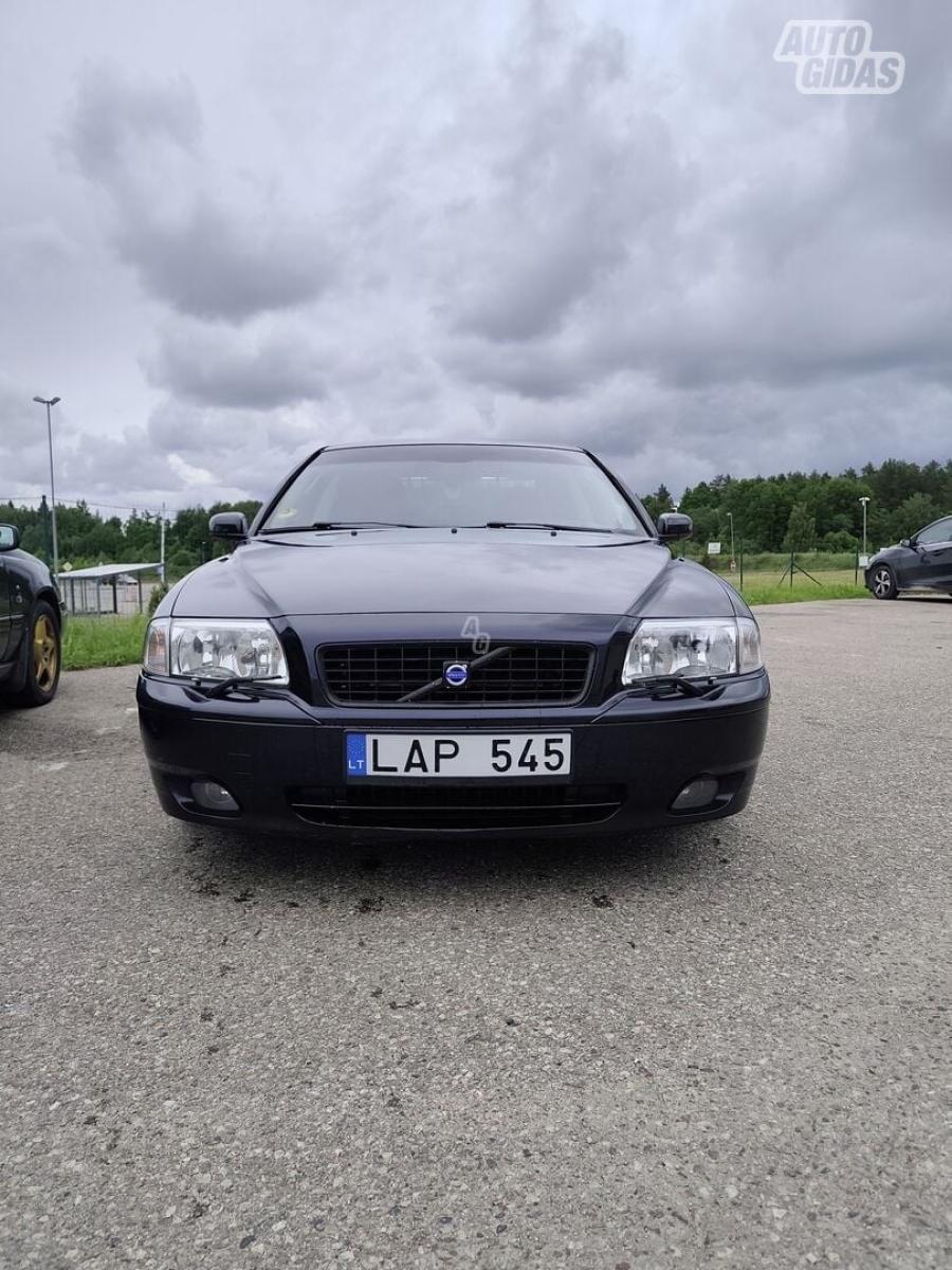 Zils Volvo S80 2004 Viļņa, ar dzinēja tilpumu 2.40 L un nobraukumu 362 tūkst. km par 1300 €, foto 3 vietnē AUTOMOTO.COM.LV