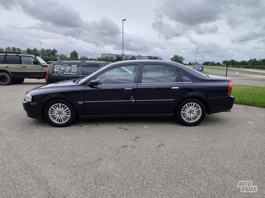 Zils Volvo S80 2004 Viļņa, ar dzinēja tilpumu 2.40 L un nobraukumu 362 tūkst. km par 1300 €, foto 5 vietnē AUTOMOTO.COM.LV