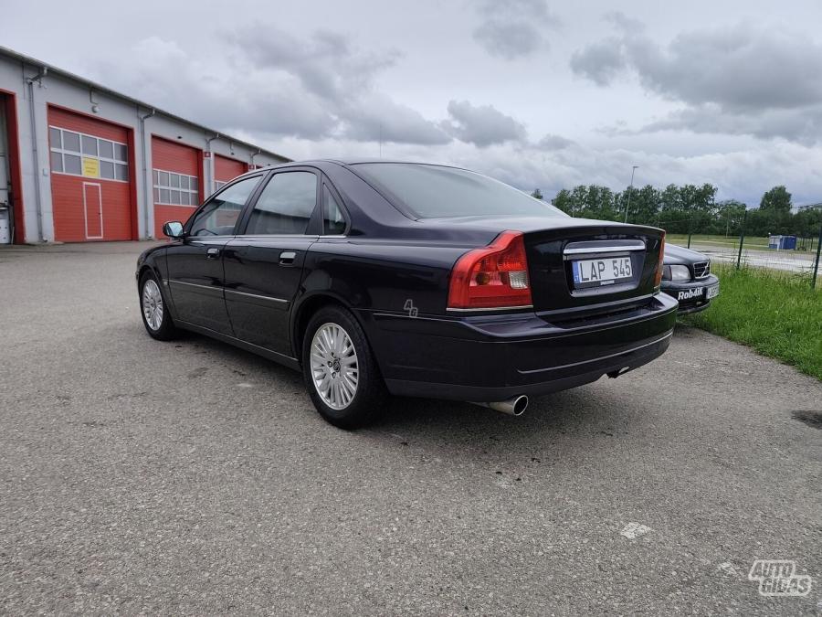Zils Volvo S80 2004 Viļņa, ar dzinēja tilpumu 2.40 L un nobraukumu 362 tūkst. km par 1300 €, foto 6 vietnē AUTOMOTO.COM.LV