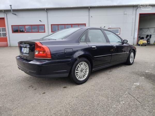 Zils Volvo S80 2004 Viļņa, ar dzinēja tilpumu 2.40 L un nobraukumu 362 tūkst. km par 1300 €, foto 7 vietnē AUTOMOTO.COM.LV