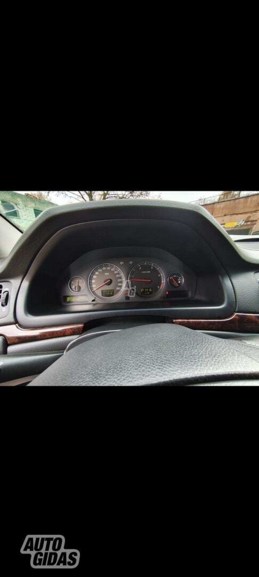 Zils Volvo S80 2004 Viļņa, ar dzinēja tilpumu 2.40 L un nobraukumu 362 tūkst. km par 1300 €, foto 15 vietnē AUTOMOTO.COM.LV