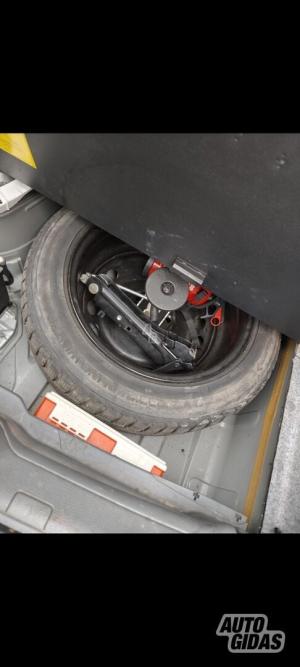 Zils Volvo S80 2004 Viļņa, ar dzinēja tilpumu 2.40 L un nobraukumu 362 tūkst. km par 1300 €, foto 21 vietnē AUTOMOTO.COM.LV