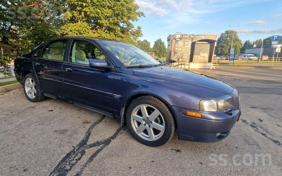 Blue Volvo S80 2004 in Riga, with an engine capacity of 2.40 L and mileage of 276 thousand km for 1770 €, photo 3 on AUTOMOTO.COM.LV