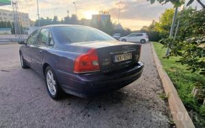 Blue Volvo S80 2004 in Riga, with an engine capacity of 2.40 L and mileage of 276 thousand km for 1770 €, photo 4 on AUTOMOTO.COM.LV