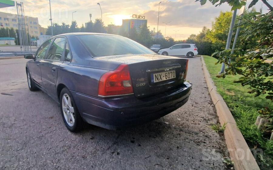 Blue Volvo S80 2004 in Riga, with an engine capacity of 2.40 L and mileage of 276 thousand km for 1770 €, photo 4 on AUTOMOTO.COM.LV