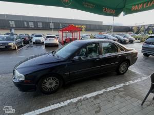 Zils Volvo S80 2004 Viļņa, ar dzinēja tilpumu 2.40 L un nobraukumu 368 tūkst. km par 1400 €, foto 3 vietnē AUTOMOTO.COM.LV
