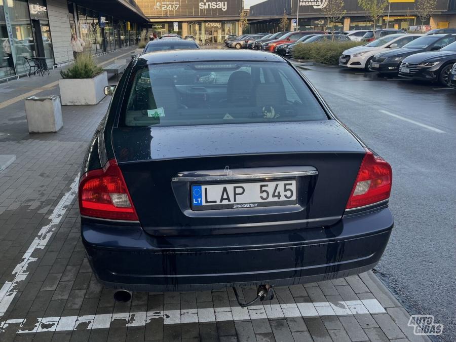 Zils Volvo S80 2004 Viļņa, ar dzinēja tilpumu 2.40 L un nobraukumu 368 tūkst. km par 1400 €, foto 4 vietnē AUTOMOTO.COM.LV