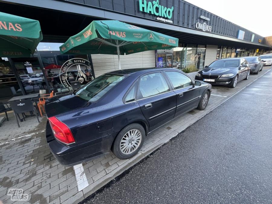 Zils Volvo S80 2004 Viļņa, ar dzinēja tilpumu 2.40 L un nobraukumu 368 tūkst. km par 1400 €, foto 5 vietnē AUTOMOTO.COM.LV