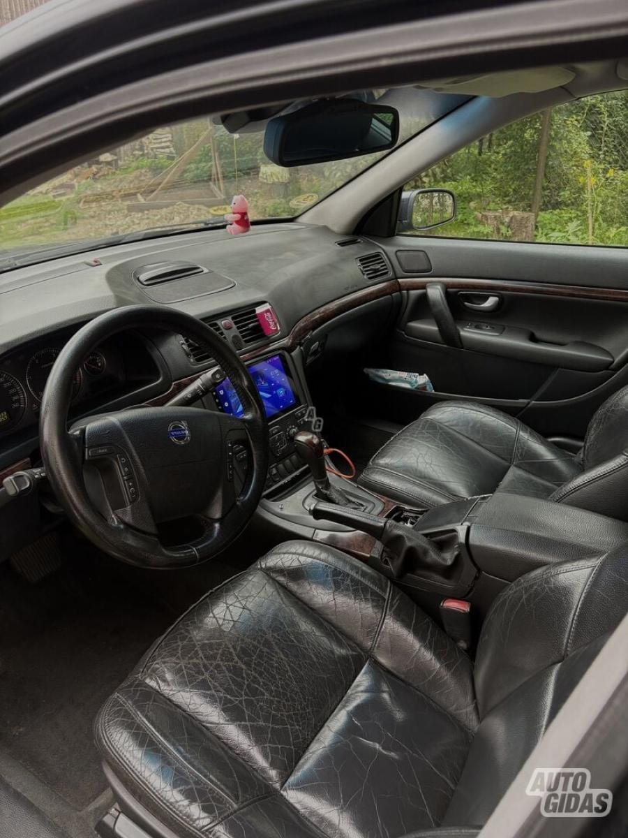 Zils Volvo S80 2004 Viļņa, ar dzinēja tilpumu 2.40 L un nobraukumu 368 tūkst. km par 1400 €, foto 14 vietnē AUTOMOTO.COM.LV