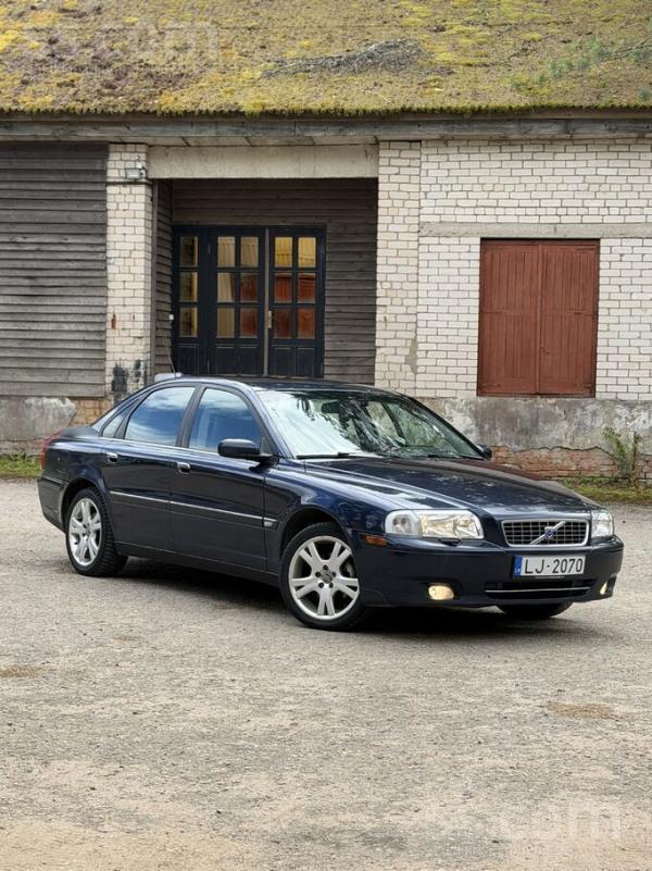 Blue Volvo S80 2004 in Riga, with an engine capacity of 2.40 L and mileage of 364 thousand km for 1650 €, photo 1 on AUTOMOTO.COM.LV