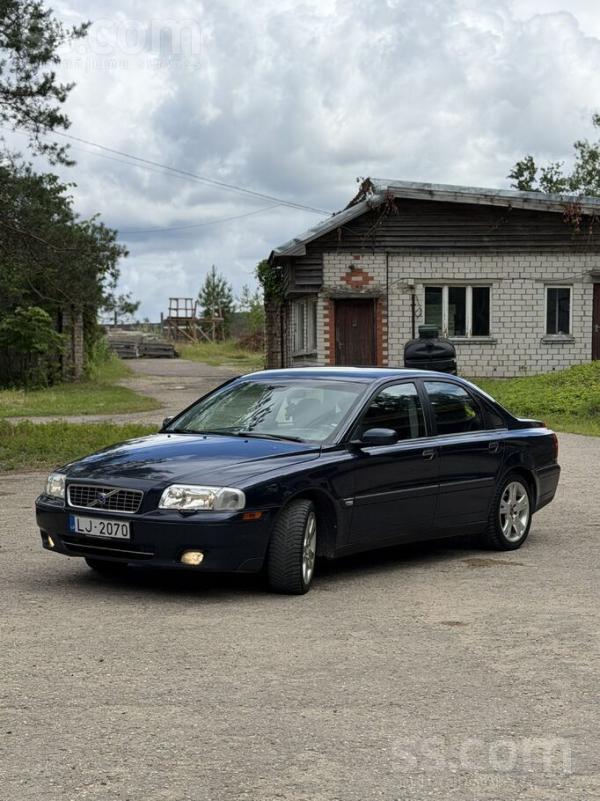 Blue Volvo S80 2004 in Riga, with an engine capacity of 2.40 L and mileage of 364 thousand km for 1650 €, photo 3 on AUTOMOTO.COM.LV
