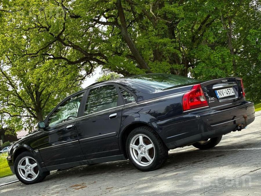 Blue Volvo S80 2005 in Riga, with an engine capacity of 2.40 L and mileage of 337 thousand km for 1800 €, photo 4 on AUTOMOTO.COM.LV