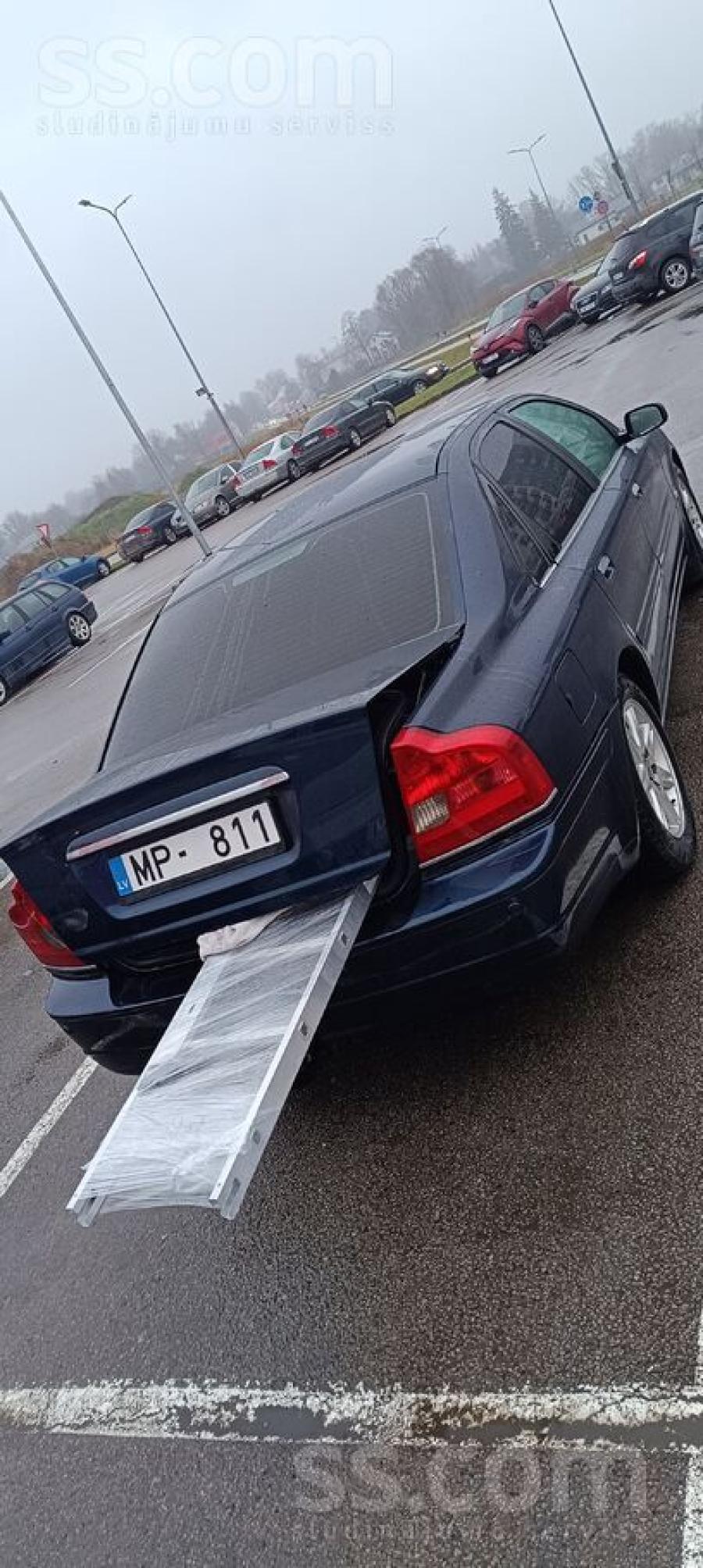Zils Volvo S80 2005 Valmiera, ar dzinēja tilpumu 2.40 L un nobraukumu 423 tūkst. km par 2500 €, foto 2 vietnē AUTOMOTO.COM.LV