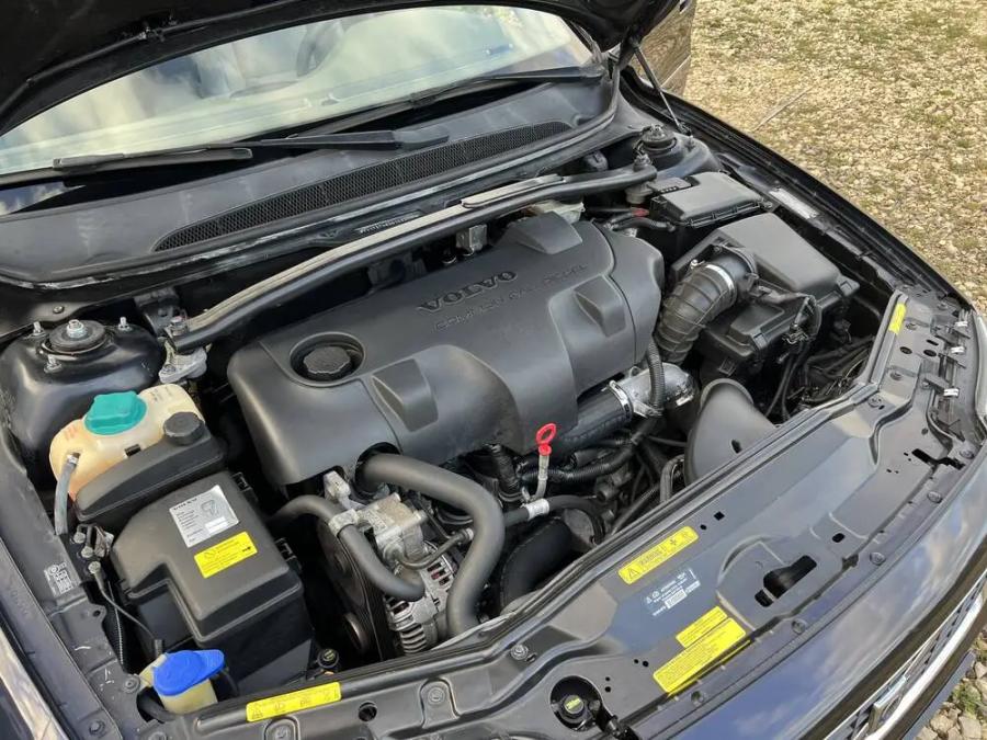 Zils Volvo S80 2005 Rīga, ar dzinēja tilpumu 2.40 L un nobraukumu 345 tūkst. km par 3495 €, foto 12 vietnē AUTOMOTO.COM.LV