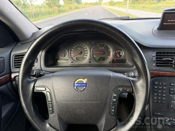 Blue Volvo S80 2005 in Jelgava, with an engine capacity of 2.40 L and mileage of 358 thousand km for 1400 €, photo 6 on AUTOMOTO.COM.LV