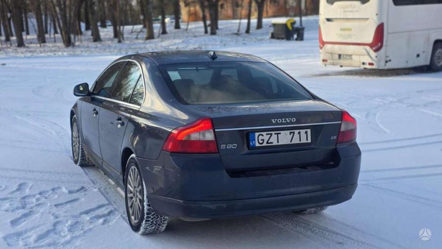 Blue Volvo S80 2006 in Siauliai, with an engine capacity of 2.40 L and mileage of 420 thousand km for 2700 €, photo 6 on AUTOMOTO.COM.LV
