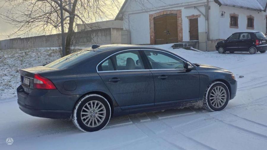 Blue Volvo S80 2006 in Siauliai, with an engine capacity of 2.40 L and mileage of 420 thousand km for 2700 €, photo 9 on AUTOMOTO.COM.LV